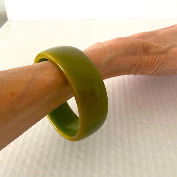 Jewelry | Vintage Bakelite Green Bangle Bracelet | Poshmark
